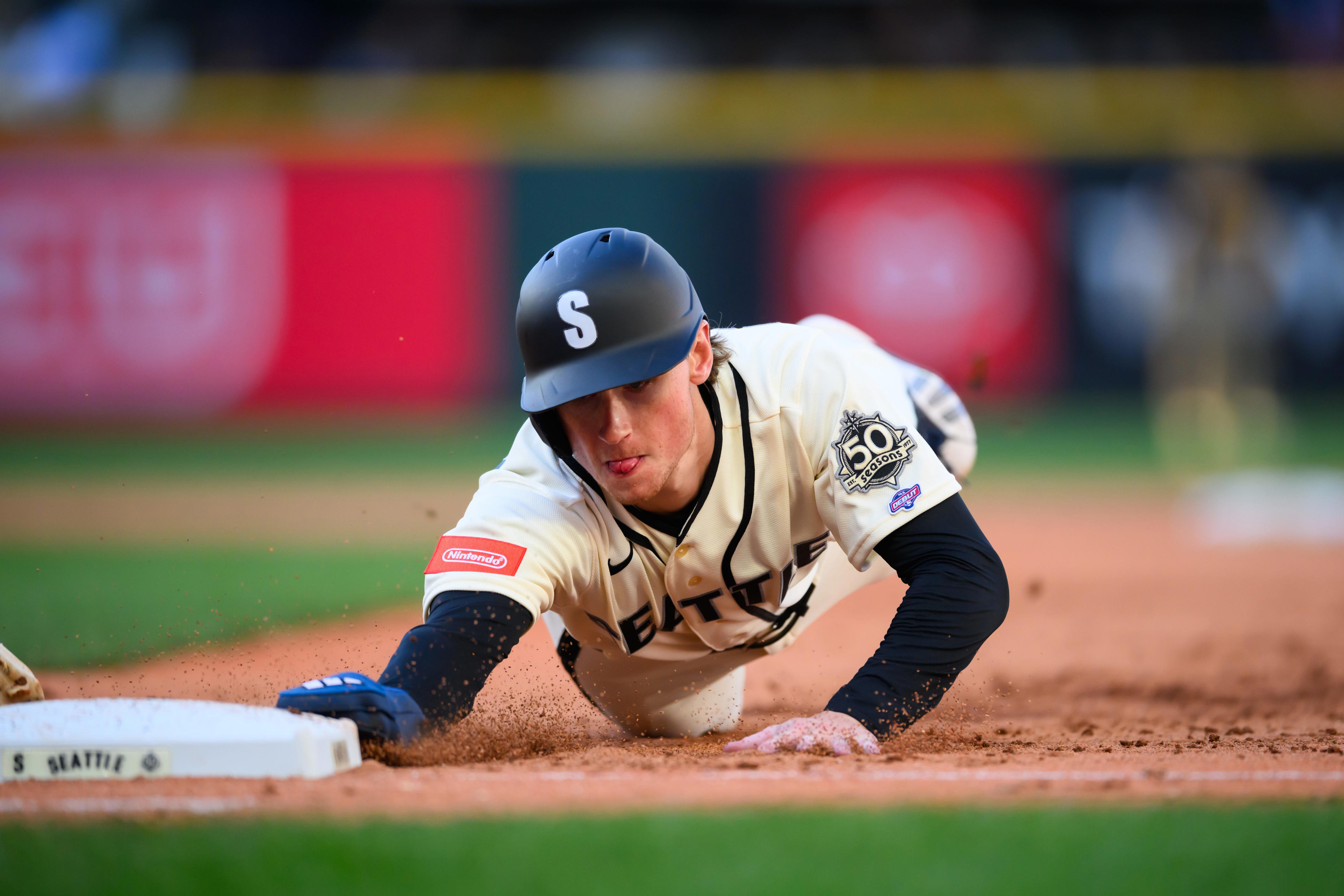 Colt Emerson's first MLB hit was a big one for Mariners