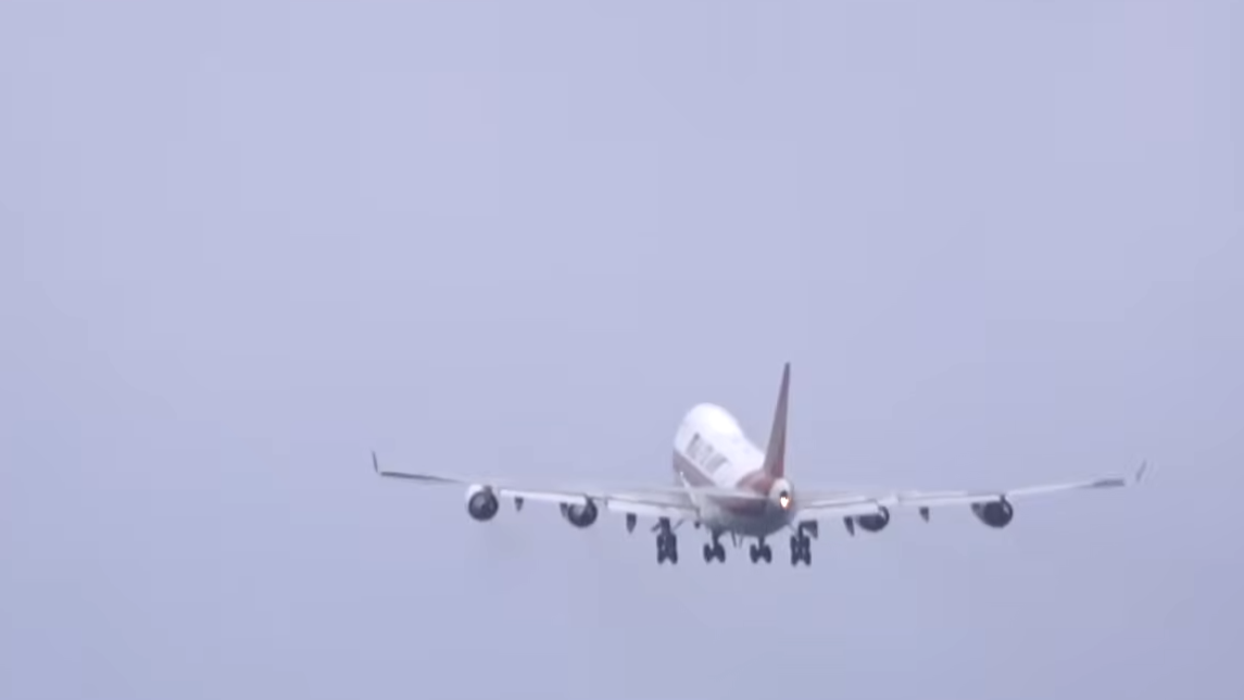 Watch a pilot wrestle a 747 through a brutal crosswind
