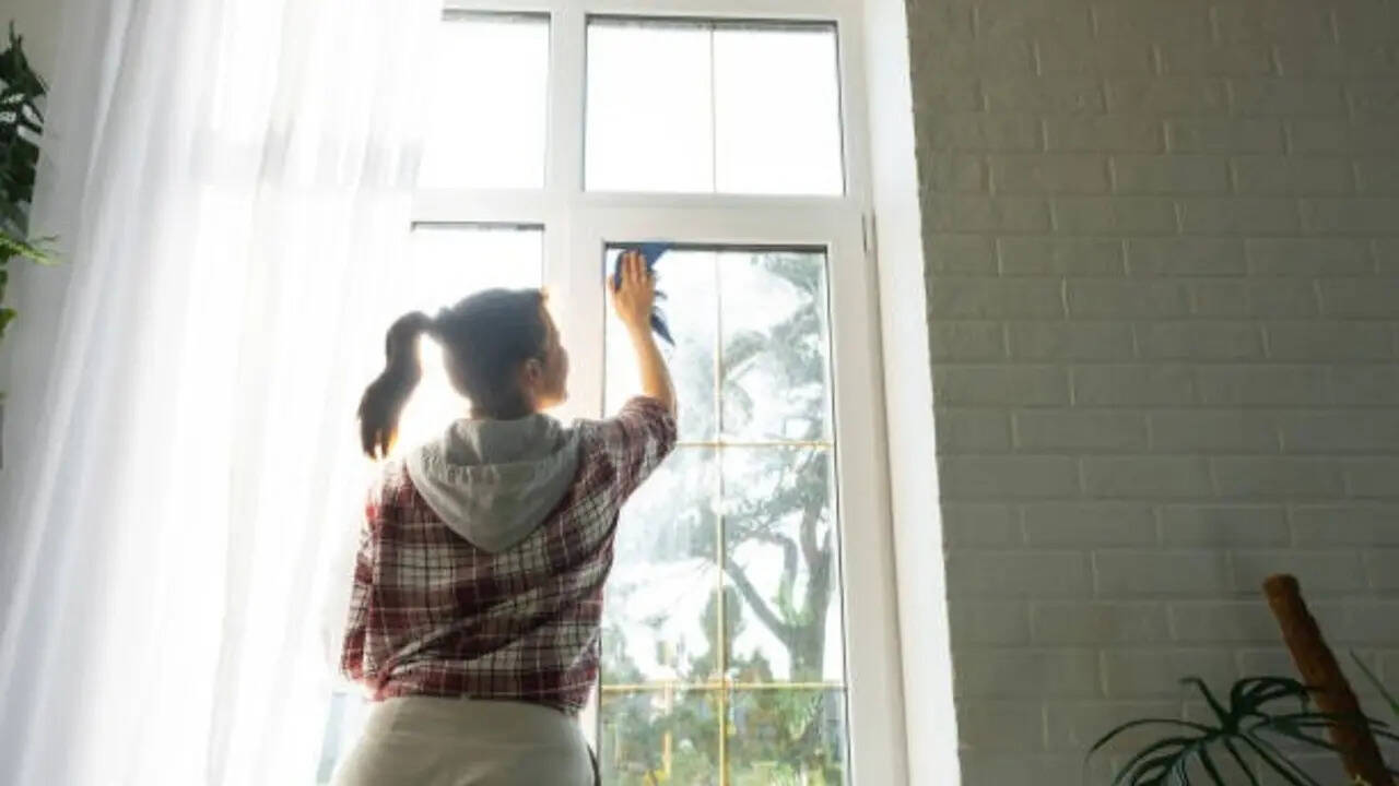 How to prevent dust from entering home through windows