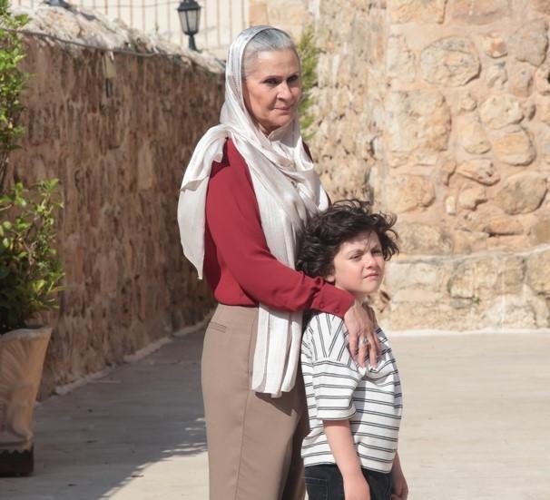 Cihan, Alya'nın ayaklarını yerden kesti!