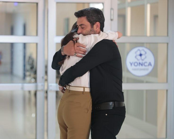 Cihan, Alya'nın ayaklarını yerden kesti!
