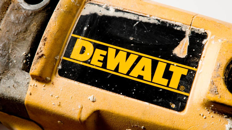 DeWalt's long-lasting power tool batteries are 46% off at Amazon