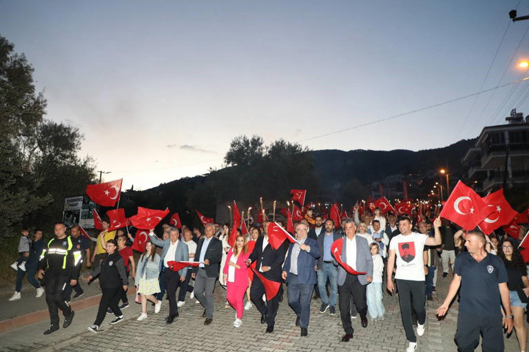 Edremit’te Melek Mosso sahne aldı