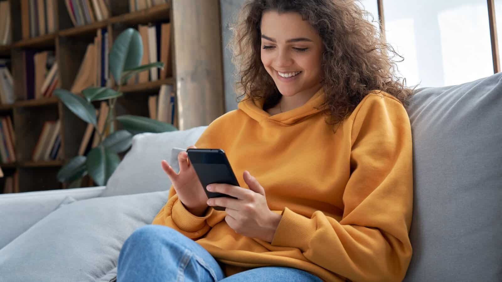 11 realities of swiping as a girl that are low‑key brutal