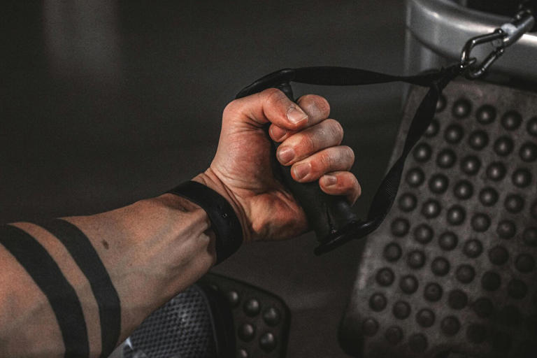 Early warning signs: Poor grip strength linked to greater odds of ...