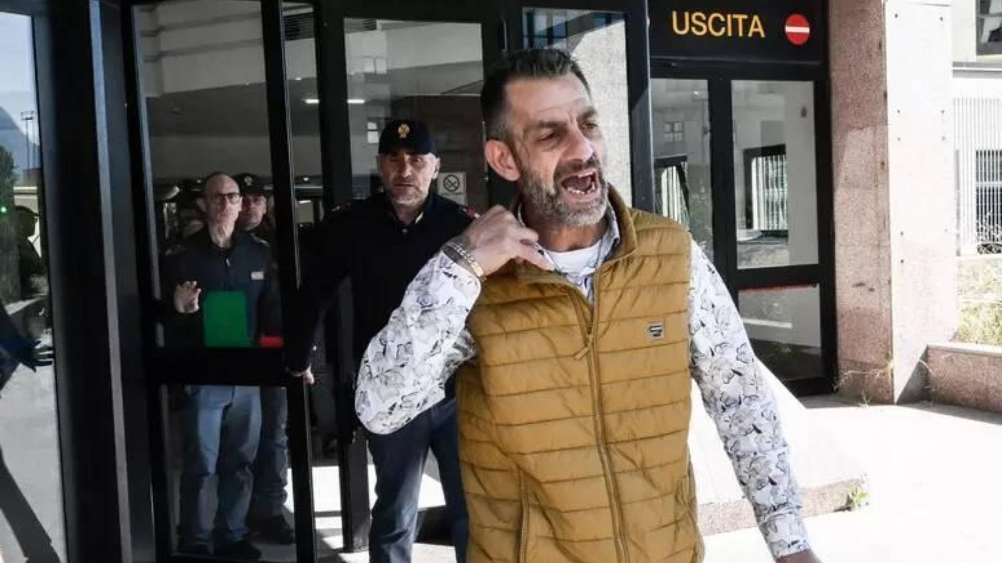 Processo per l'omicidio di Martina Carbonaro: "Ti taglio la testa ...