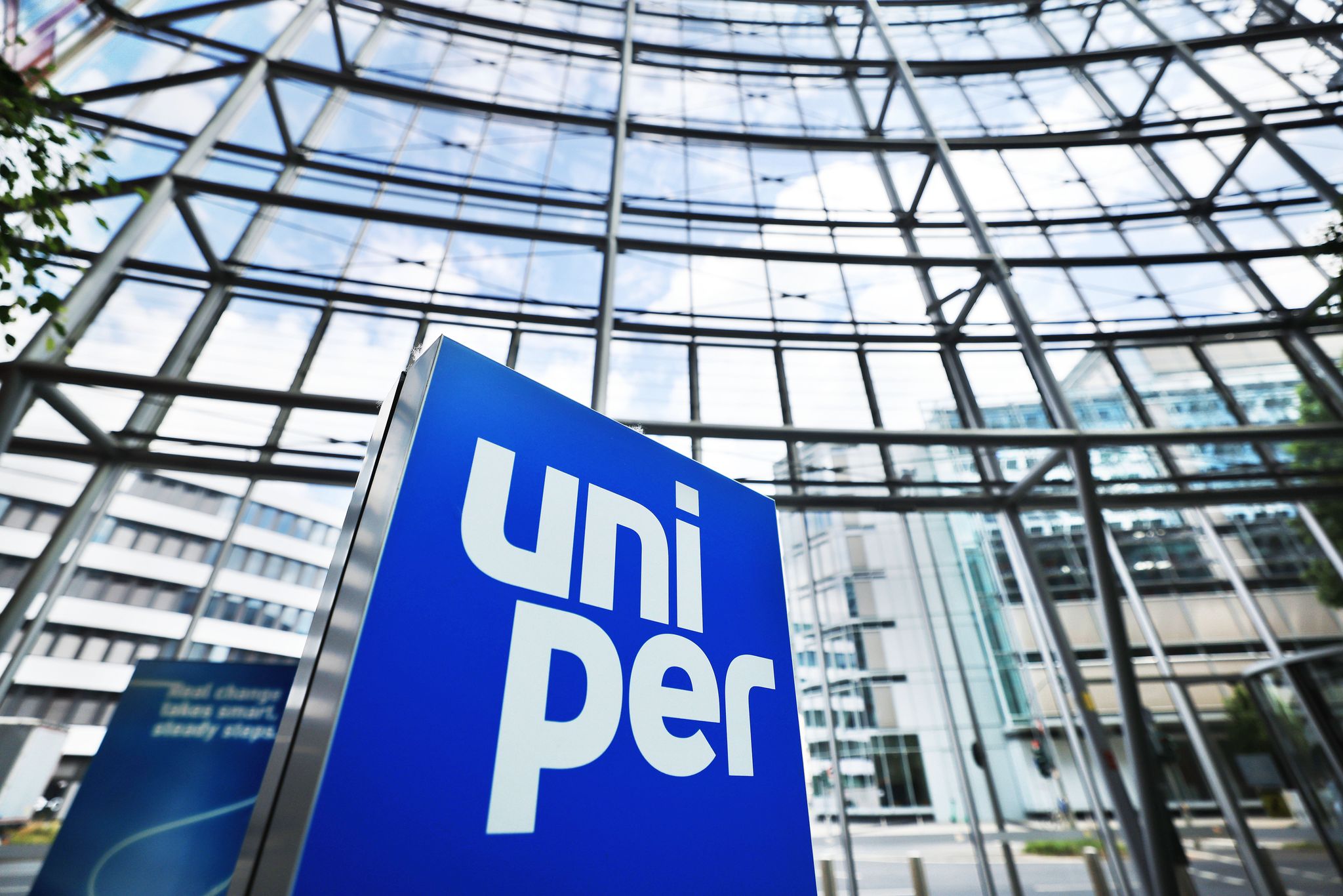 Germany moves to sell majority stake in energy giant Uniper