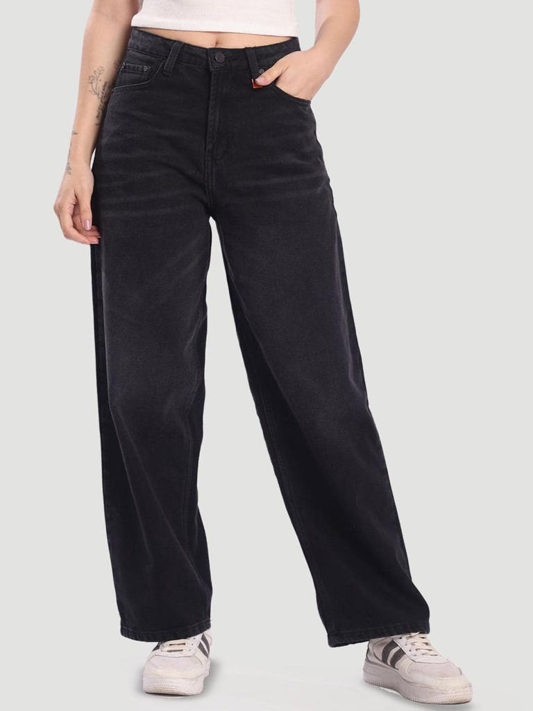 Trendy wide leg jeans from Myntra and Pantaloons