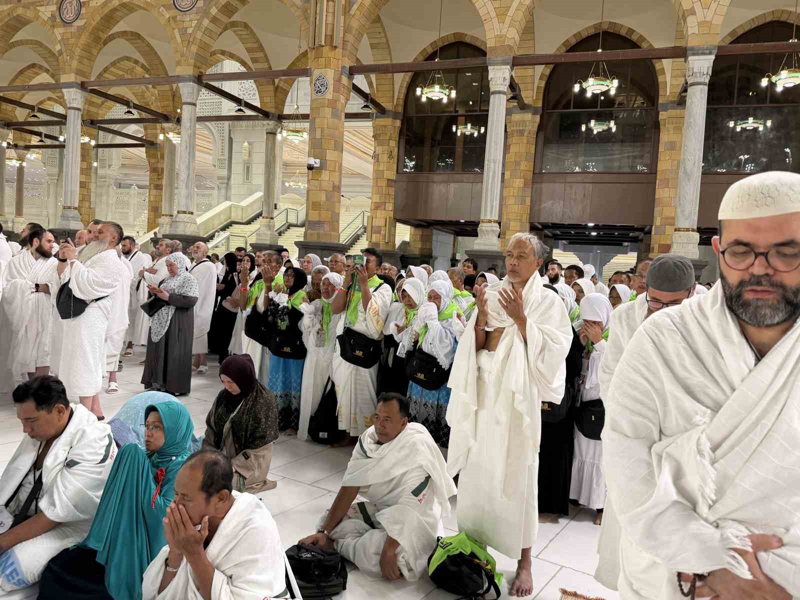 Hacı adayları akın akın Kabe-i Muazzama’ya koşuyor