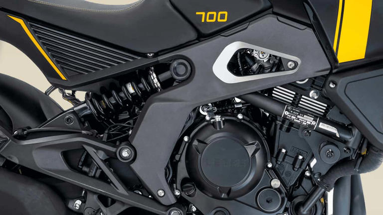 This Chinese middleweight naked bike costs $7K and has main character ...