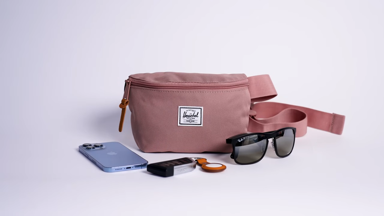 How to carry your travel essentials without using a bulky backpack