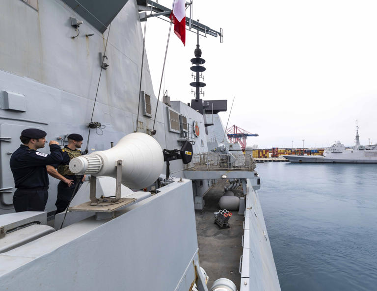 Iran: HMS Dragon transits through Suez Canal as she heads to Middle ...