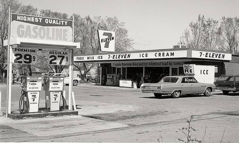 30 vintage photos of grocery stores, corner shops, and gas stations