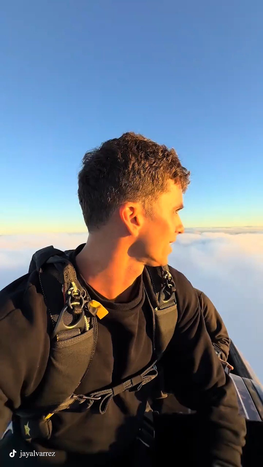 Raptor in the sky 🦖😂 | Real not AI