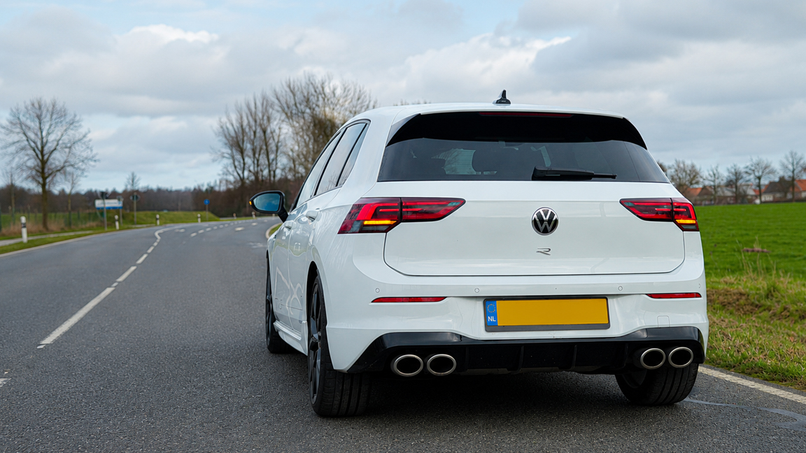 VW Golf R MK8 acceleration and top speed run