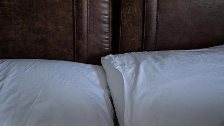 8 hotel room red flags that should immediately make you uneasy