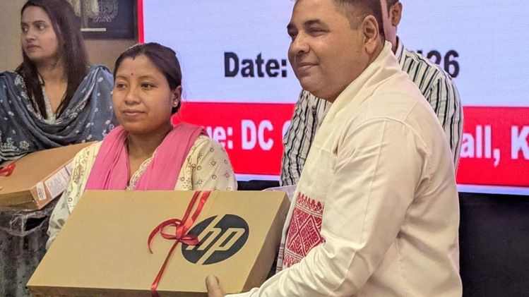 Assam government distributes laptops to 71 DigiPay Sakhis under DAY ...