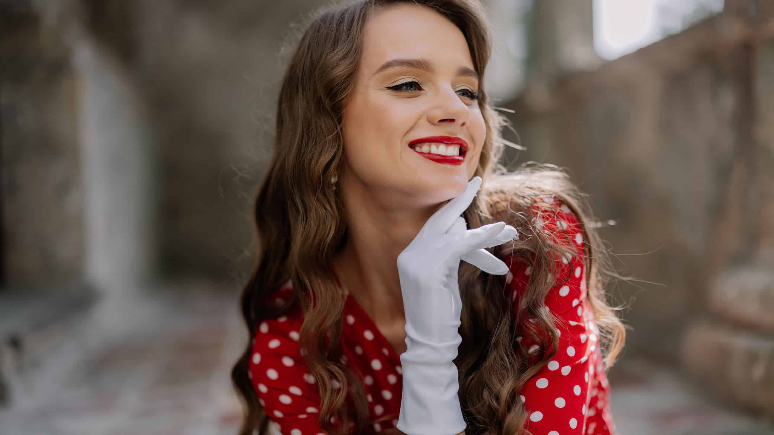 10 things a truly classy woman never wears in public