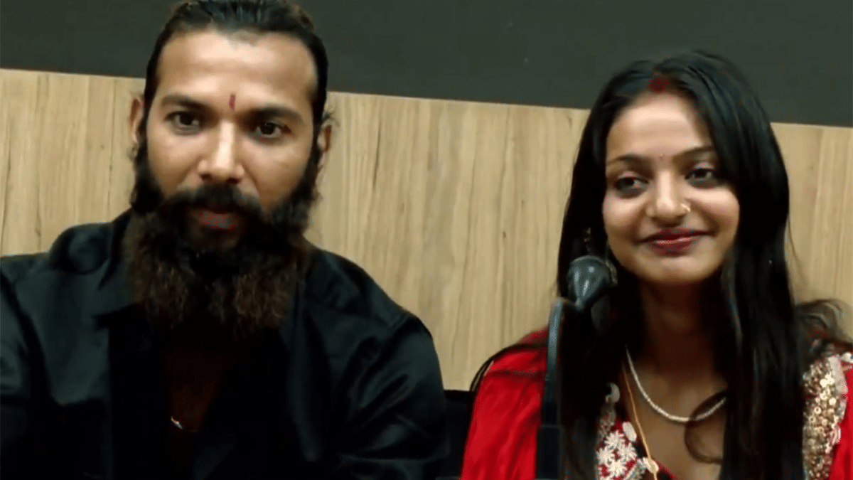 Viral Kumbh face Monalisa moves HC against dad for falsifying birth ...