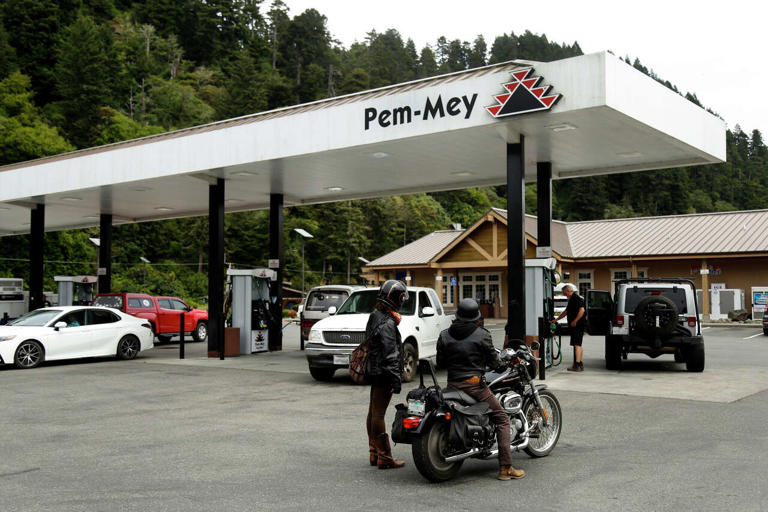 These 55 fuel stations let you circumvent California's high gas prices