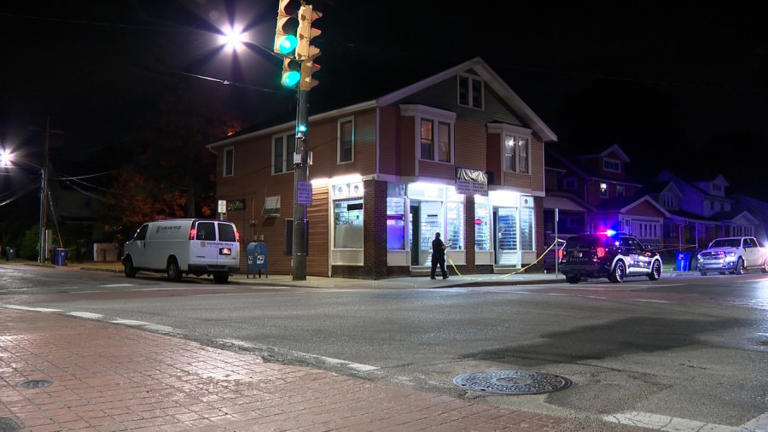 Teen shot outside West Side Cleveland smoke shop