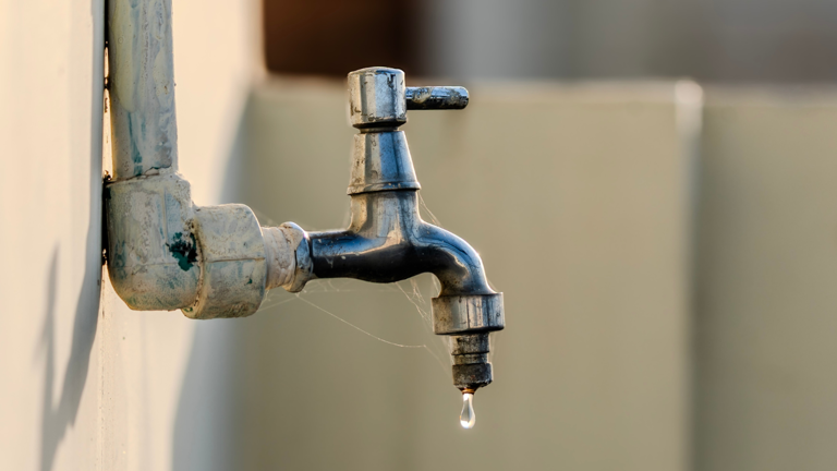 Fix a leaking kitchen or toilet tap without spending money: 5 simple ...