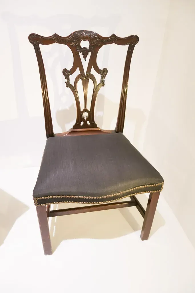8 furniture pieces antique experts say you should never toss out