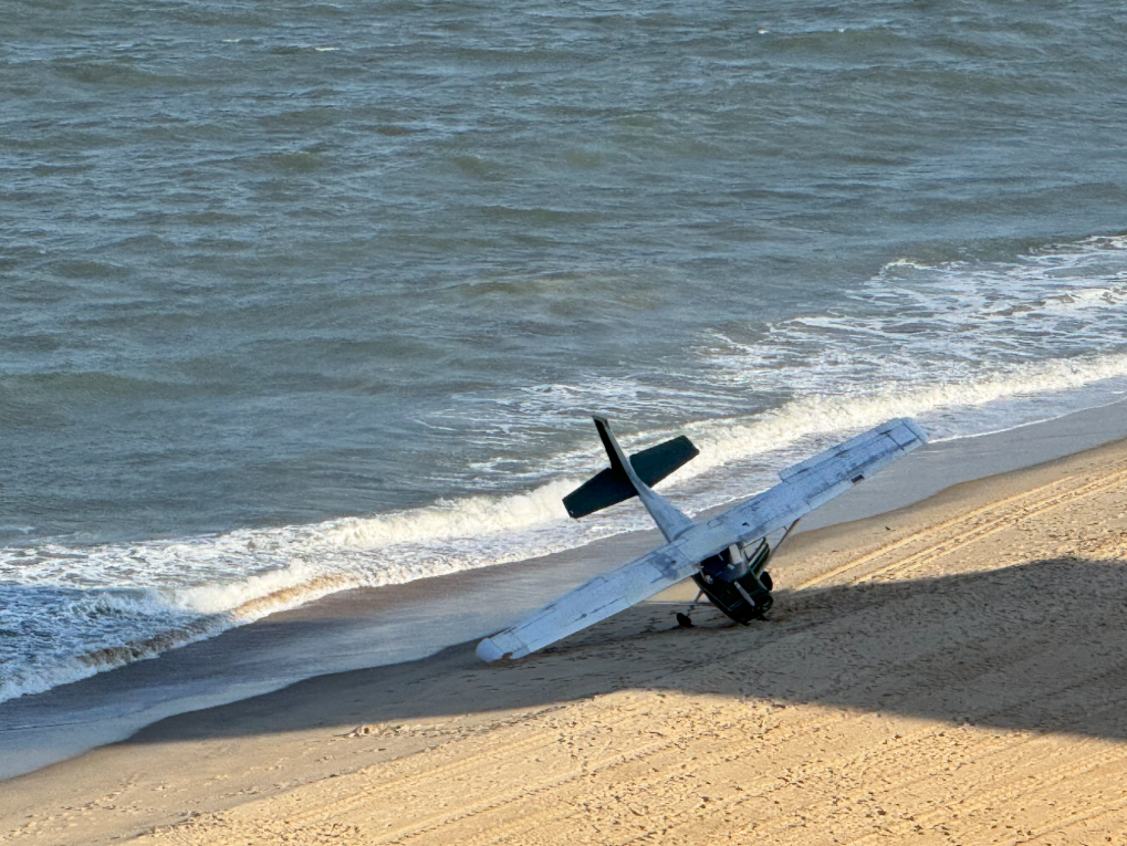 Watch: Plane makes emergency landing on Ocean City beach