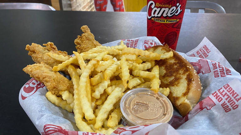 8 chain restaurants with the best chicken tenders, according to customers