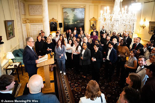 Measuring the curtains, Ange? Rayner returns to No10 but avoid Starmer ...