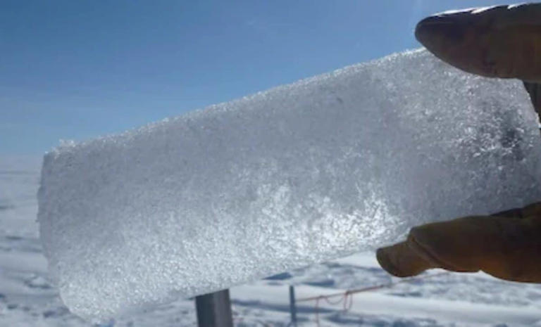 After analyzing 300 kg of Antarctic ice, scientists found strange ...