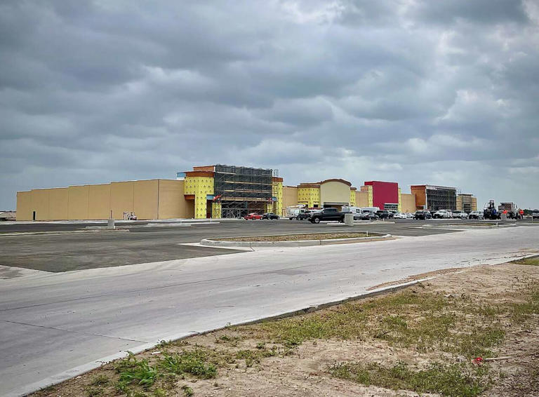 'Transformational' South Texas retail plaza takes shape