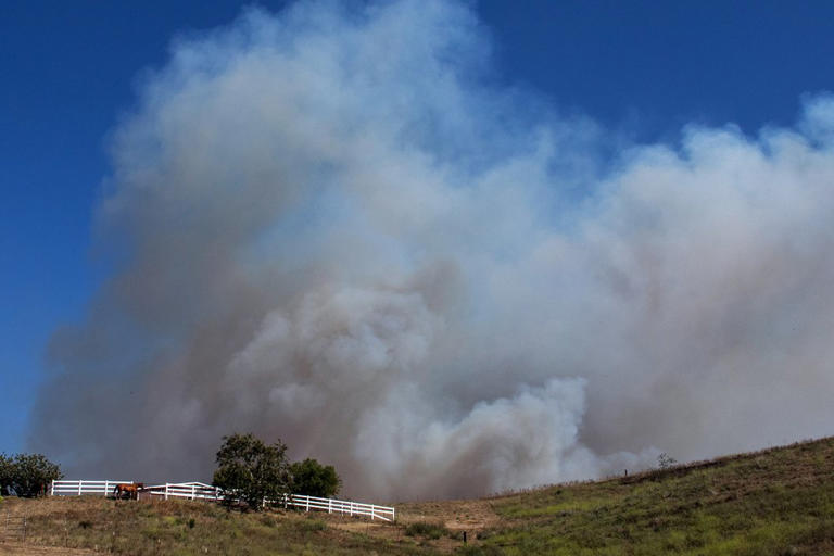 Wildfire forces evacuation of 10,000 homes in Southern California