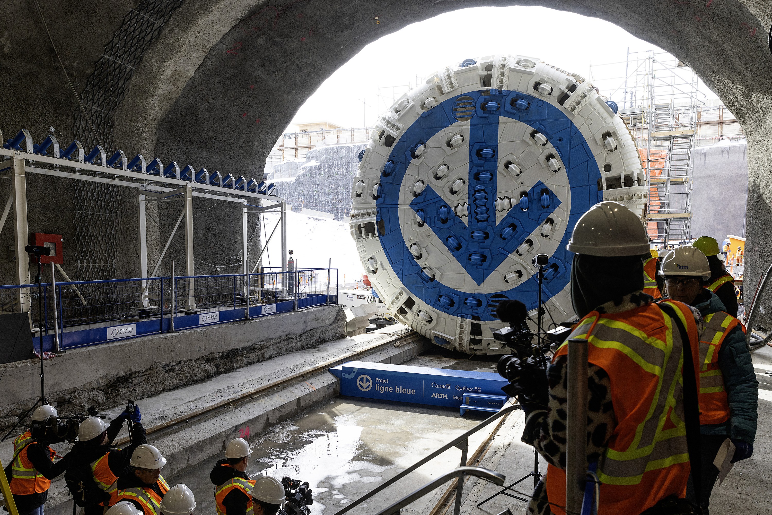 Lisette the tunnel-boring machine begins digging Blue Line métro extension