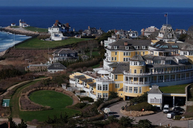 One dead after plane crashes just minutes from Taylor Swift’s RI ...