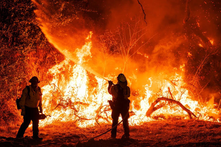Sandy Fire crews brace for increasing wind as blaze remains uncontained