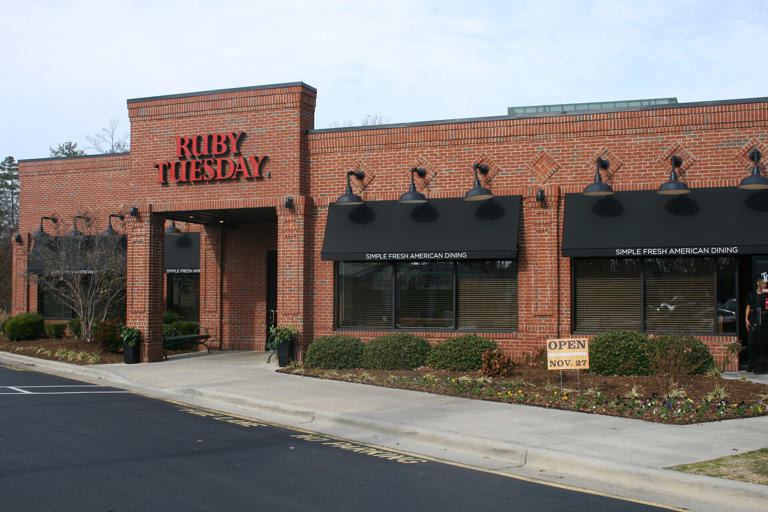 How American casual dining quietly collapsed between 2017 and 2026