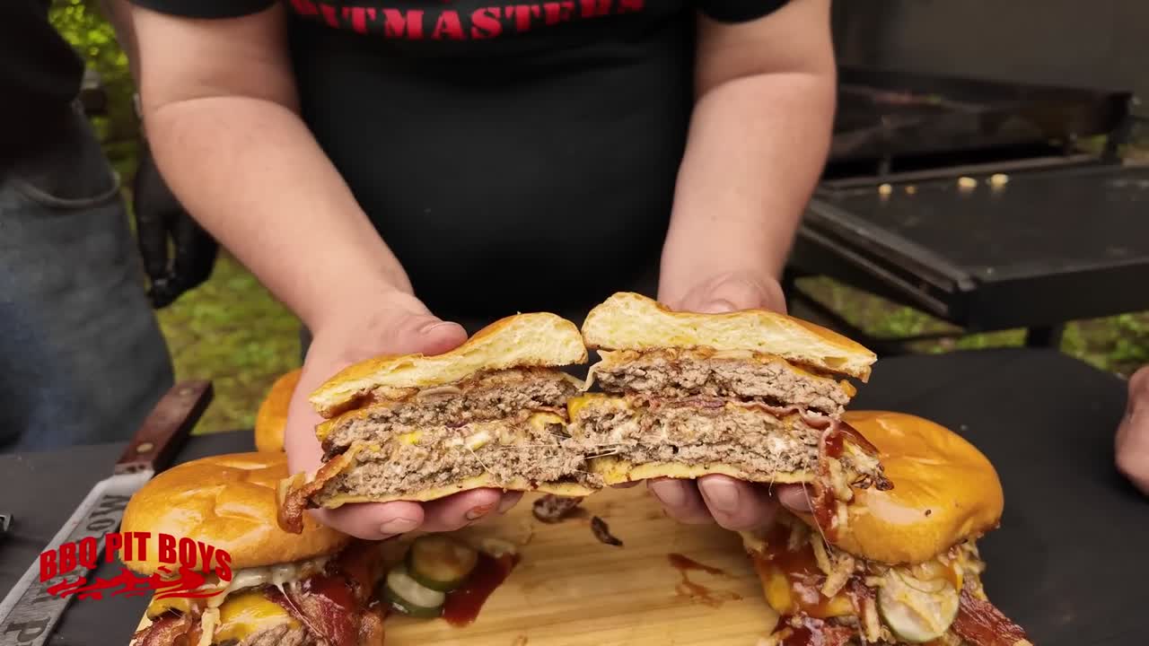 Elon Musk would not believe this triple smash burger survived the stack