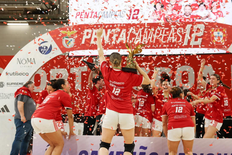 Feminino | Benfica recebe título de campeão; Almeida Garrett garante Europa
