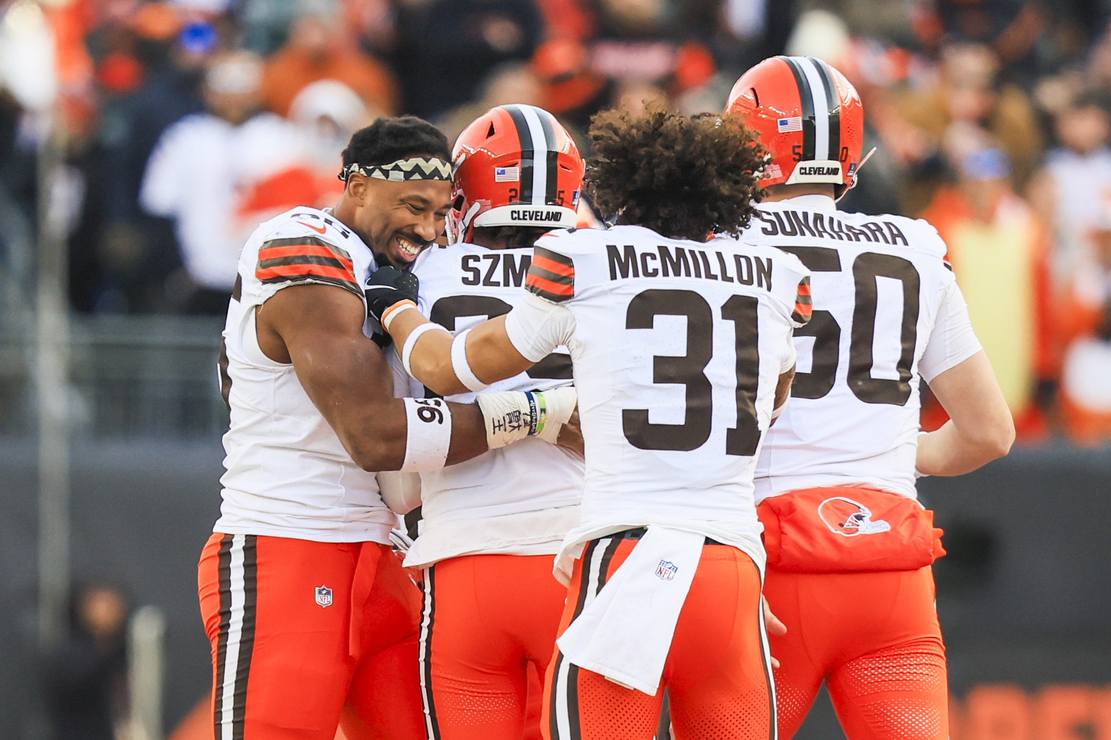 Look: Myles Garrett spends quality time with GF Chloe Kim before ...