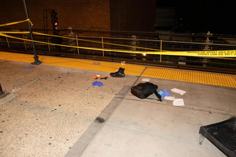NYC straphanger falls to death between train cars during fight over ...
