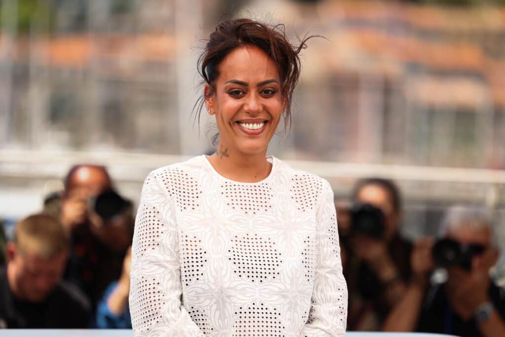 « Beaucoup, beaucoup d'argent » : Amel Bent sans filtre sur ce qu’elle ...
