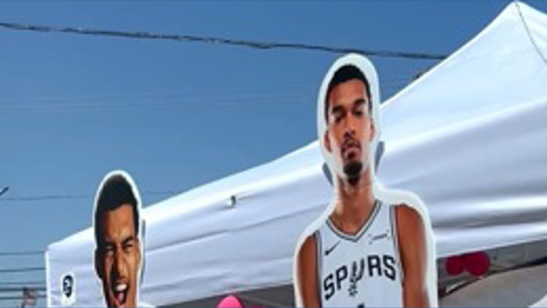 Stock Up On Your Spurs Gear At This Pop Up Playoff Merch Shop