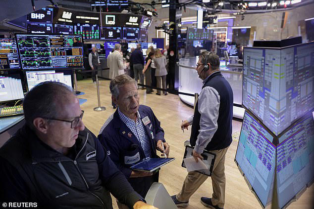 Wall Street bull warns flashing market red flag could trigger brutal ...