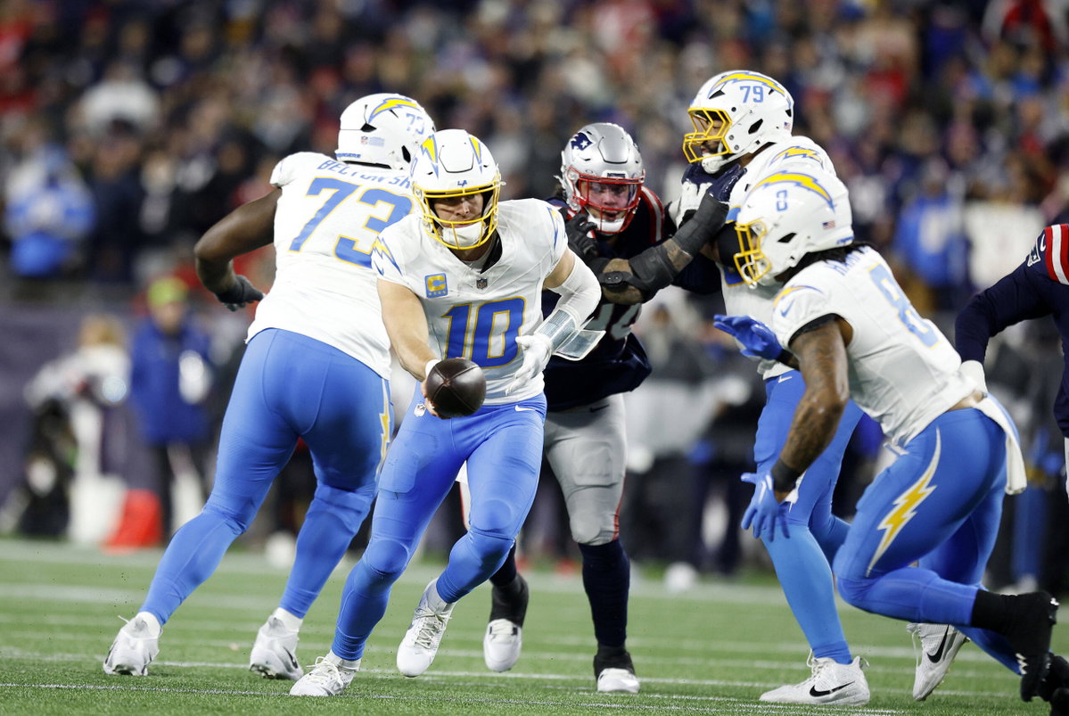 Ranking the top 10 NFL offensive trios entering 2026 by Coach Yac