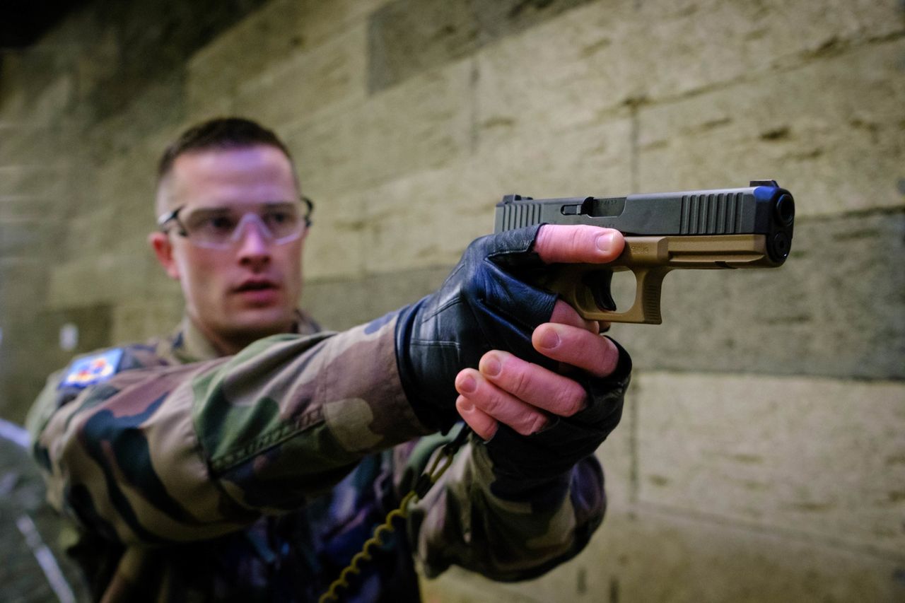 CZ 75 vs Glock 17: Why traditional metal frames still have loyal ...