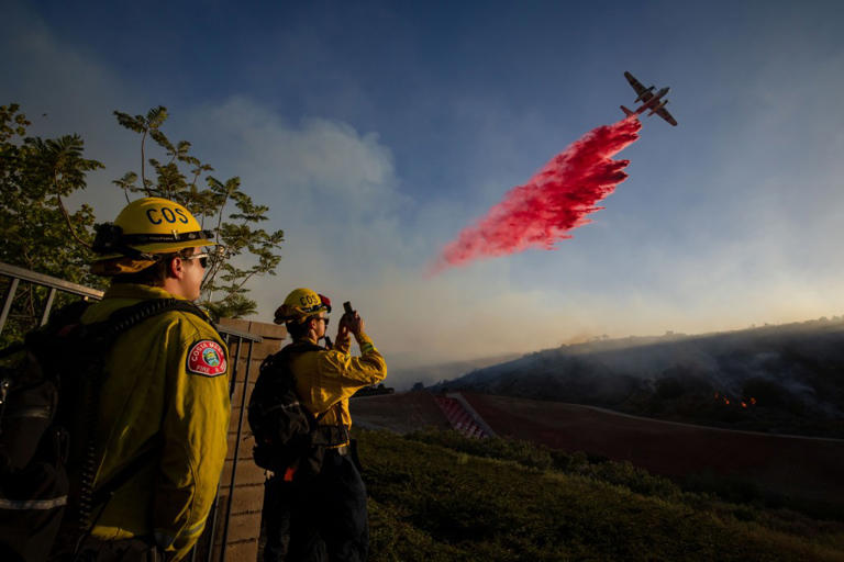 Sandy Fire crews brace for increasing wind as blaze remains uncontained