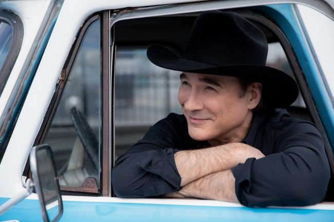 Clint Black tells 'raw, intimate, unflinching' story of his life in new way