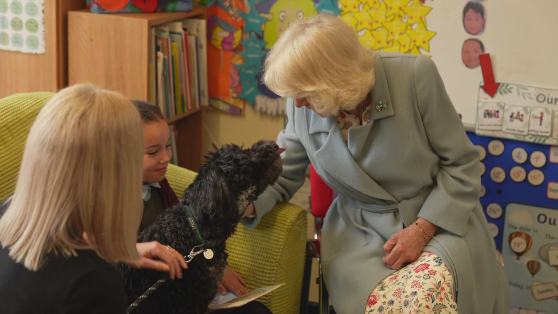 Queen meets Tilly the therapy dog