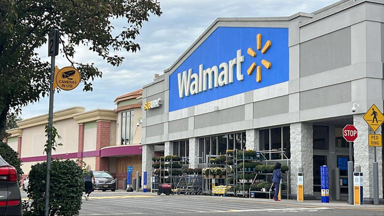 Walmart’s best-selling sleeveless muscle tees are now just $3